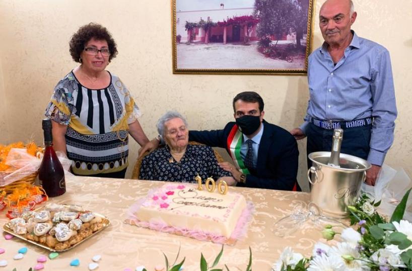 Castellaneta, i segreti dei 100 anni di nonna Angela? Una vita in ...