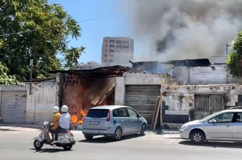 Bari, incendio in un capannone al Libertà: salvo per miracolo ...